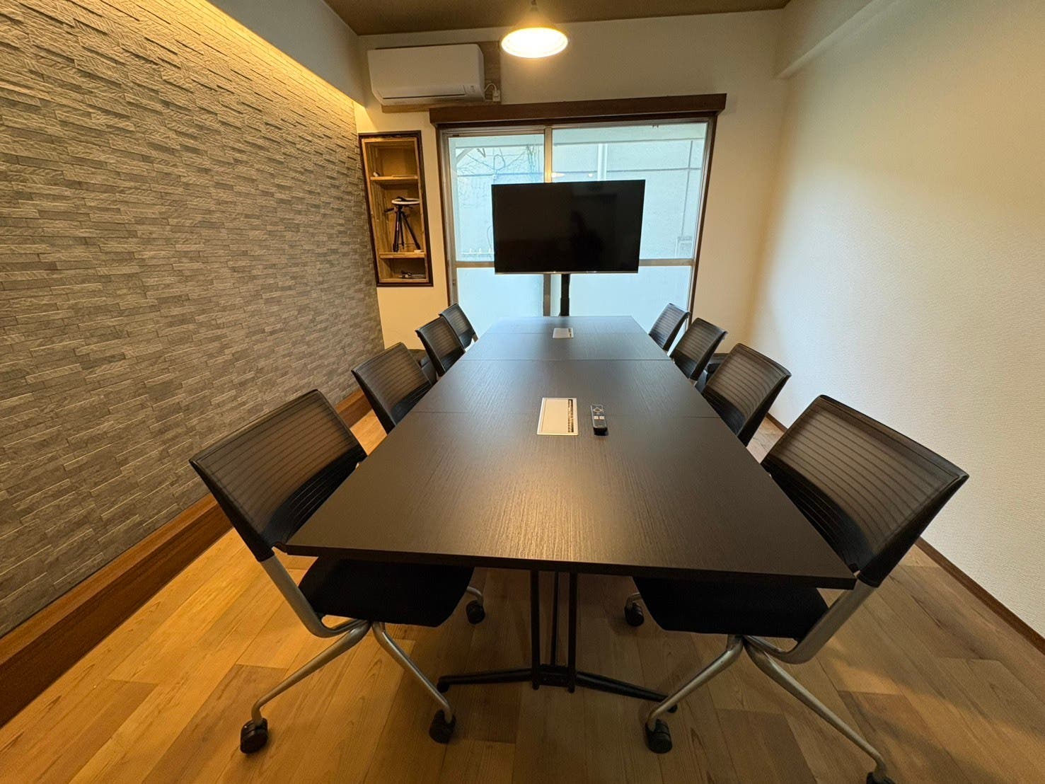 名古屋駅1番出口徒歩2分！804号室　最大10名までご利用可能。会議やミーティングにおすすめな貸会議室の写真3