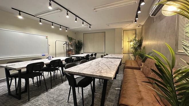 NEW!【八丁堀駅徒歩2分!宝町駅徒歩3分!】最大24名/無料Wifi/会議・撮影・女子会・ボドゲ・パーティ等!飲食🍺🍷可!の写真1