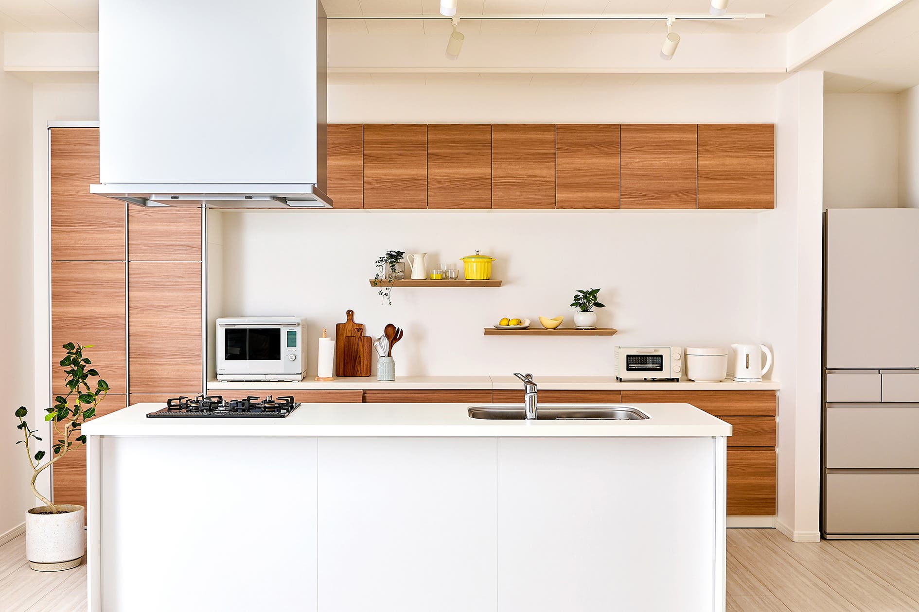 防音・遮光設備を完備し、テレビ収録や動画撮影に最適。 サブキッチンも完備しているため差し替えなどにもご対応いただけます。の写真1