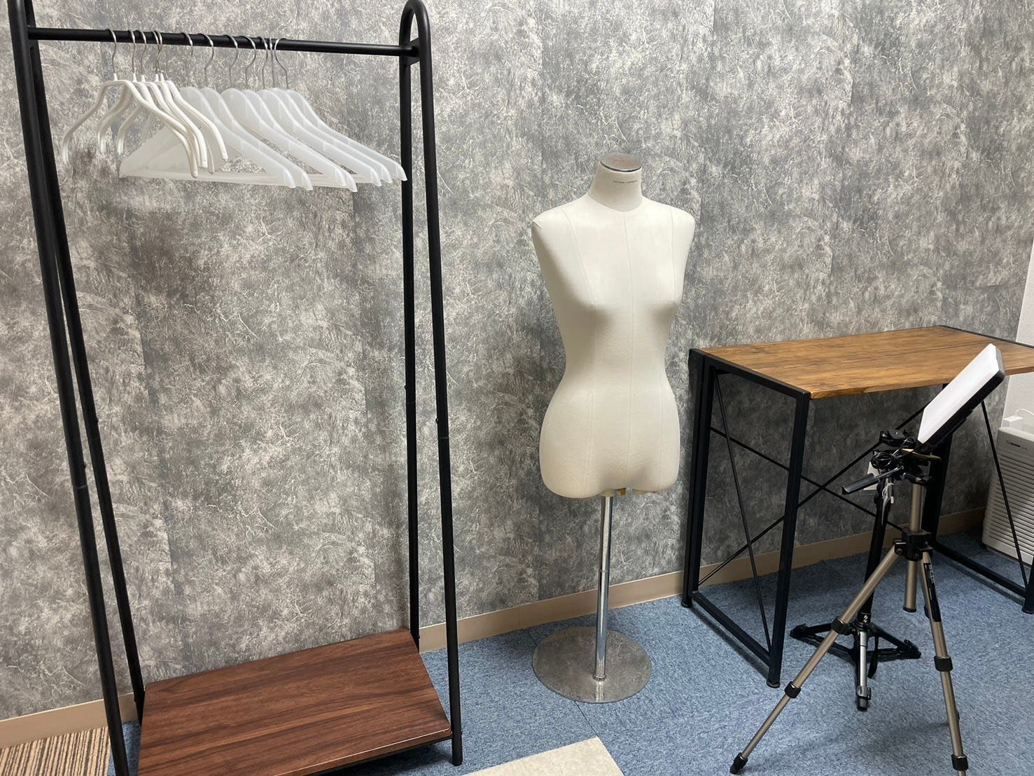 ＜Studio FRAME 下北沢＞下北沢駅徒歩2分🚃完全個室スタジオ✨Wi-Fi📶トルソー🎥背景布/三脚/フラットライトの写真1