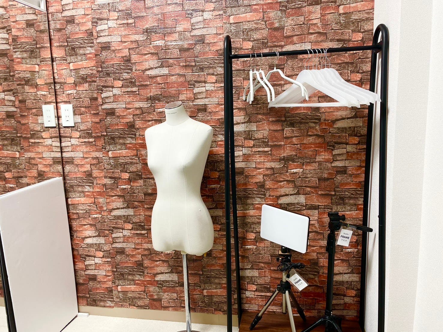 ＜Studio FRAME 下北沢＞下北沢駅徒歩2分🚃完全個室スタジオ✨Wi-Fi📶トルソー🎥背景布/三脚/フラットライトの写真4
