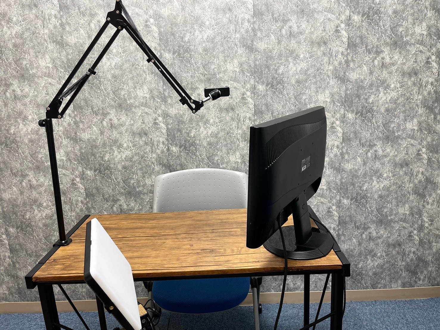 ＜Studio FRAME 下北沢＞下北沢駅徒歩2分🚃完全個室スタジオ✨Wi-Fi📶トルソー🎥背景布/三脚/フラットライトの写真6