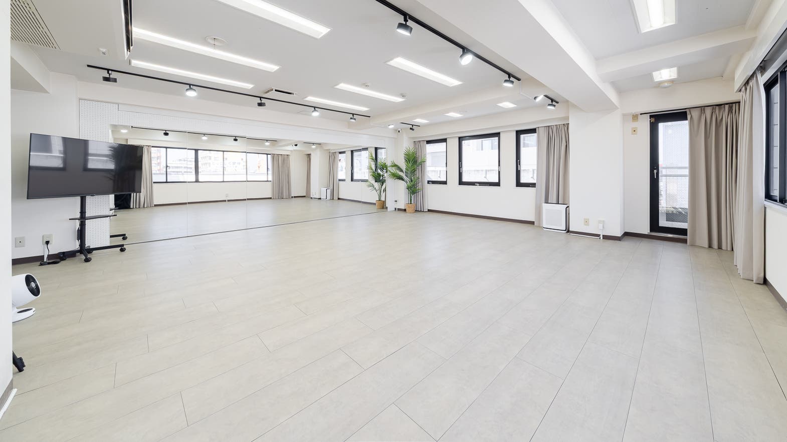 【OPEN記念】駅前／鏡5.4m／シンプル多目的スタジオ／ダンス・ヨガ・コスプレ・撮影・演劇にの写真4
