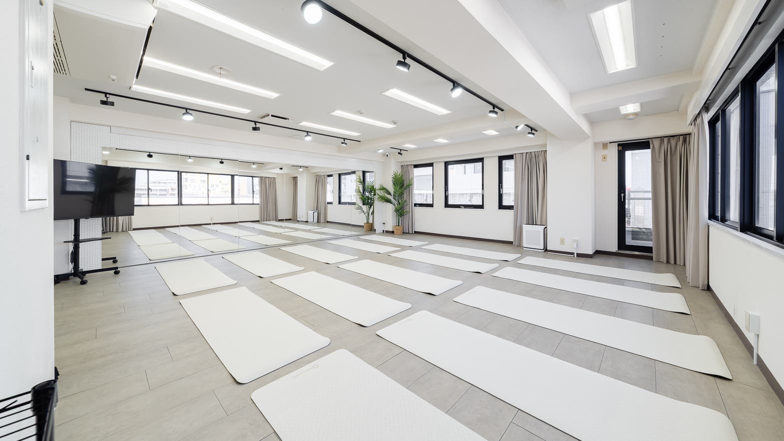 【OPEN記念】駅前／鏡5.4m／シンプル多目的スタジオ／ダンス・ヨガ・コスプレ・撮影・演劇にの写真3
