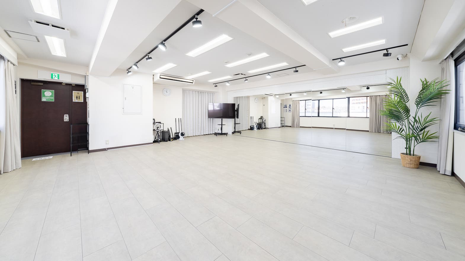 【OPEN記念】駅前／鏡5.4m／シンプル多目的スタジオ／ダンス・ヨガ・コスプレ・撮影・演劇にの写真6