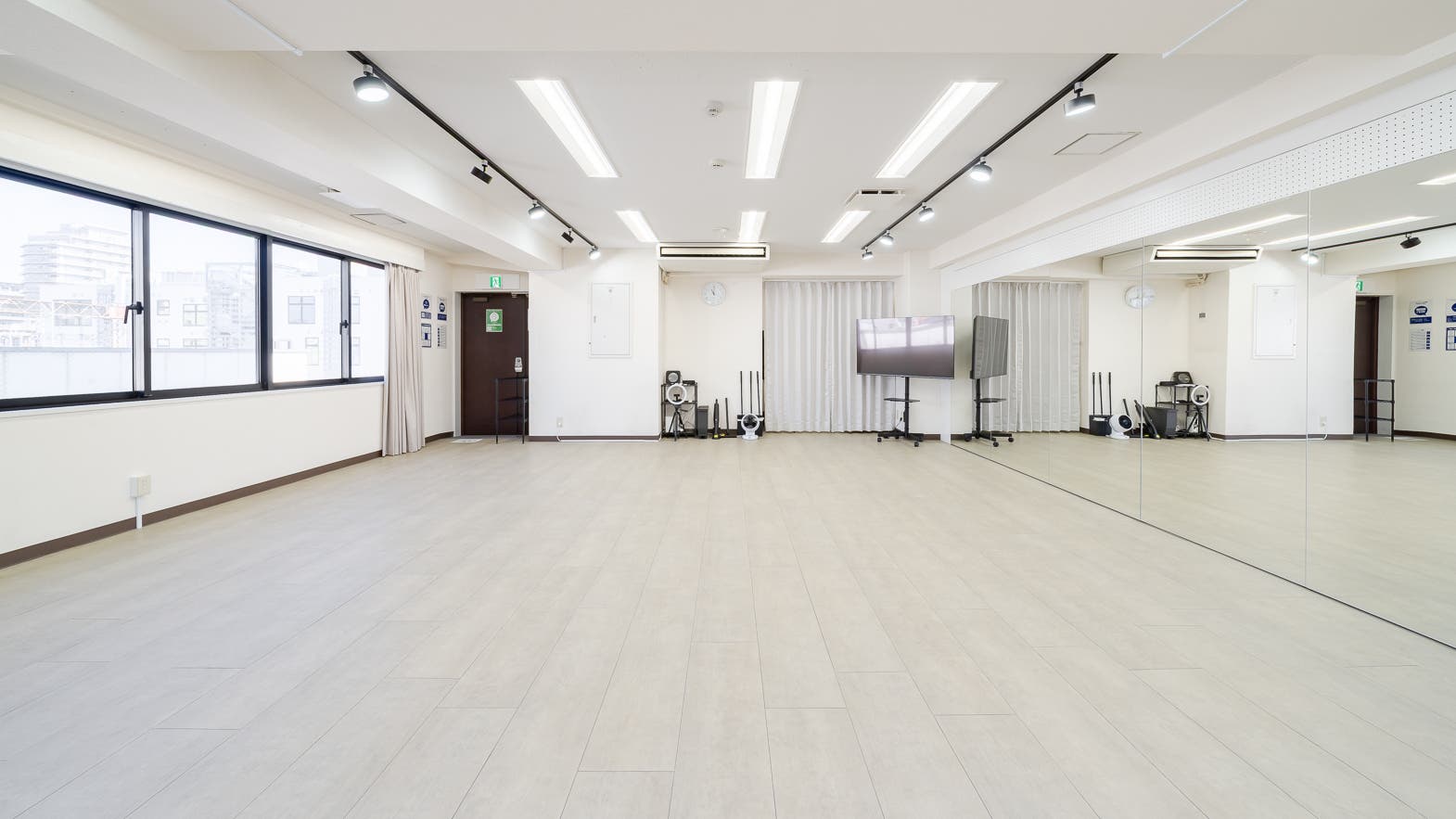 【OPEN記念】駅前／鏡5.4m／シンプル多目的スタジオ／ダンス・ヨガ・コスプレ・撮影・演劇にの写真7