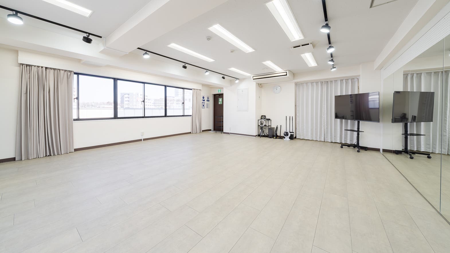 【OPEN記念】駅前／鏡5.4m／シンプル多目的スタジオ／ダンス・ヨガ・コスプレ・撮影・演劇にの写真8
