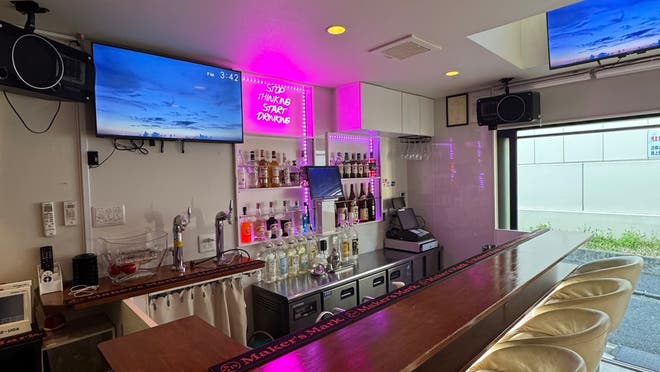 👇 「1棟貸切|ダーツ・カラオケ完備|1階バー+2階ラウンジ|最大12名」の写真1