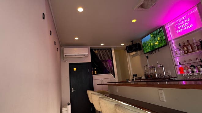 👇 「1棟貸切|ダーツ・カラオケ完備|1階バー+2階ラウンジ|最大12名」の写真2