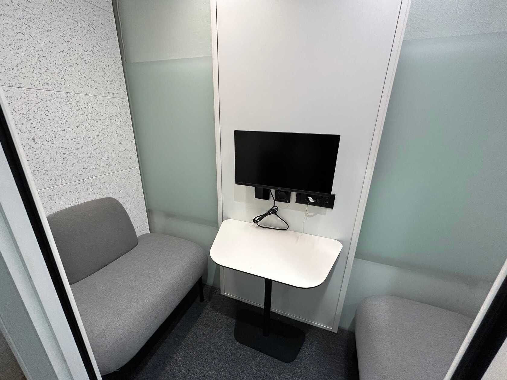 11　防音個室ブース2名用 （3階）の写真1