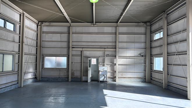 【新江古田駅7分】延床115㎡と75㎡(4月より)天高5mの倉庫イベントスペース|展示会やギャラリーに最適の写真1