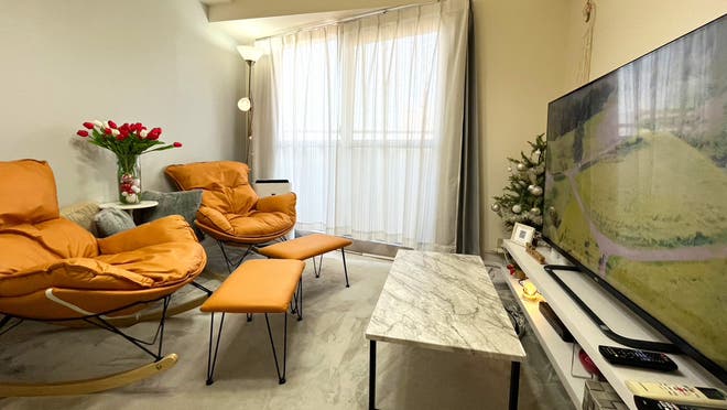 【完全貸切シアター】2名専用|大画面×本革ロッキングチェアで映画をひとり占め|55型大型TV|名古屋駅7分の写真1