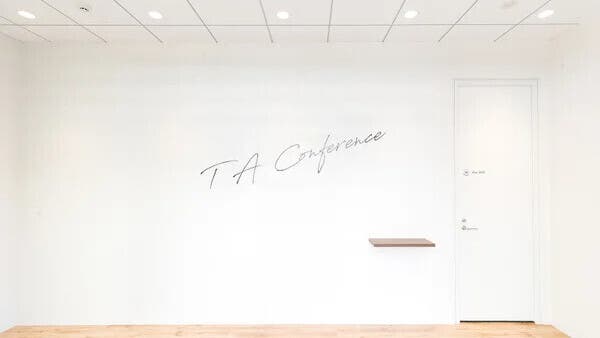 【全備品無料】プロジェクター・マイク・Wi-Fi等/五反田駅徒歩7分/ビル1階/30名規模の会場/飲食OKの写真6