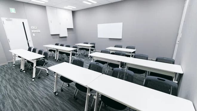 【全備品無料】プロジェクター・マイク・Wi-Fi等/五反田駅徒歩7分/ビル1階/30名規模の会場/飲食OKの写真3