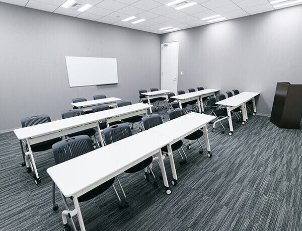 【全備品無料】プロジェクター・マイク・Wi-Fi等／五反田駅徒歩7分／ビル1階／30名規模の会場／飲食OKの写真4