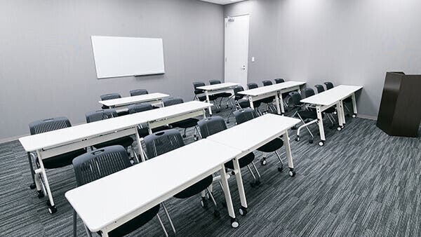 【全備品無料】プロジェクター・マイク・Wi-Fi等/五反田駅徒歩7分/ビル1階/30名規模の会場/飲食OKの写真4