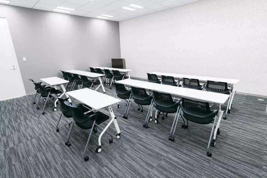 【全備品無料】プロジェクター・マイク・Wi-Fi等／五反田駅徒歩7分／ビル1階／30名規模の会場／飲食OKの写真2