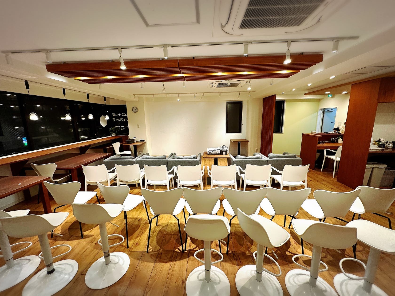 JR船橋駅徒歩3分！広々空間35座席！/2023年7月オープン/82インチプロジェクター無料/レイアウト変更自由/ゴミ捨てOKの写真8