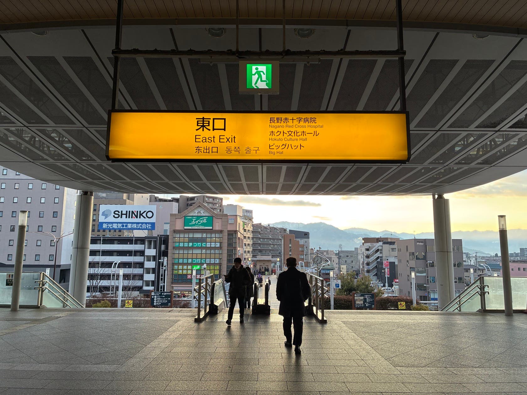 長野駅東口　徒歩１分　連絡通路直結　レンタルスペース　少人数～セミナー利用対応　ビジネス＆プライベート利用　パーティ　映画鑑賞の写真17