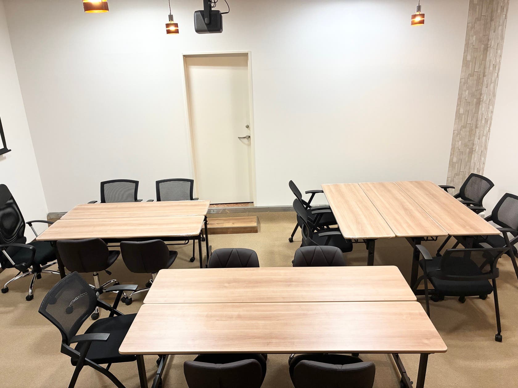 長野駅東口　徒歩１分　連絡通路直結　レンタルスペース　少人数～セミナー利用対応　ビジネス＆プライベート利用　パーティ　映画鑑賞の写真9