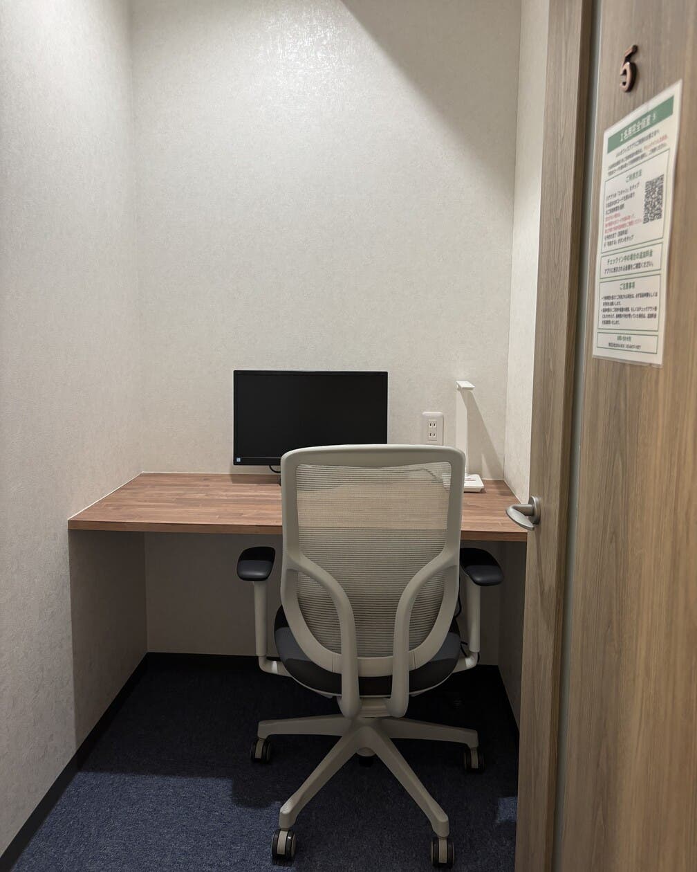１人用　完全個室⑤　24時間利用可　コワーキング/テレワーク　モニターありの写真1