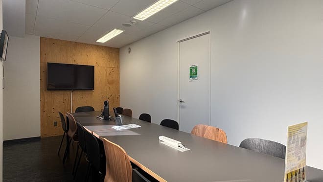 【松戸 by M.A.D.center】モニター付き完全個室の14名用会議室の写真2