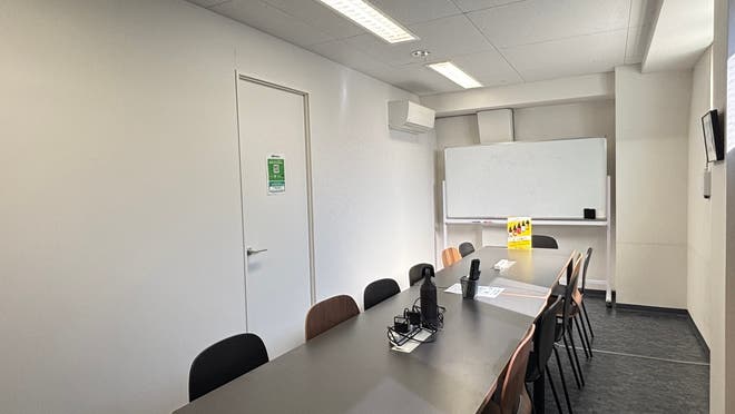 【松戸 by M.A.D.center】モニター付き完全個室の14名用会議室の写真3