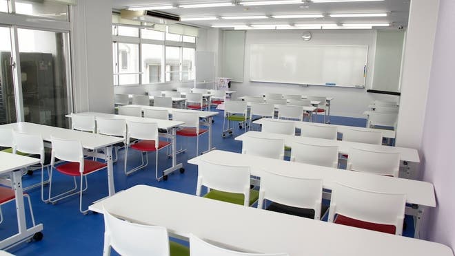 【旭橋駅徒歩5分】定員80+α!プロジェクター含む備品・高速Wi-Fi無料!東町201会議室の写真1