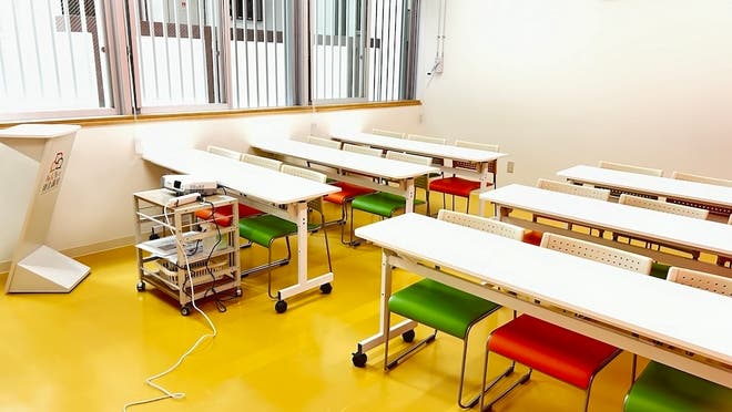 【旭橋駅徒歩5分】定員32+α!プロジェクター含む備品・高速Wi-Fi無料!東町202会議室の写真1