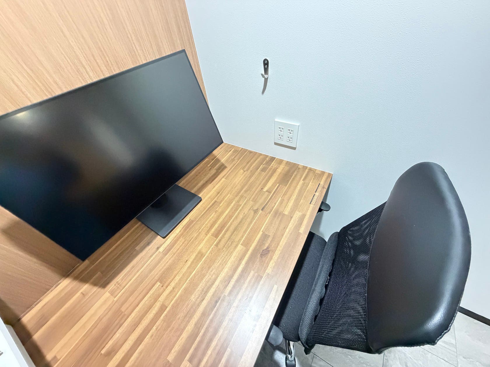 【船橋駅から徒歩1分】モニター・フリードリンク付き2名個室（ブース13）3Fの写真2