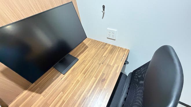 【船橋駅から徒歩1分】モニター・フリードリンク付き2名個室(ブース13)3Fの写真2