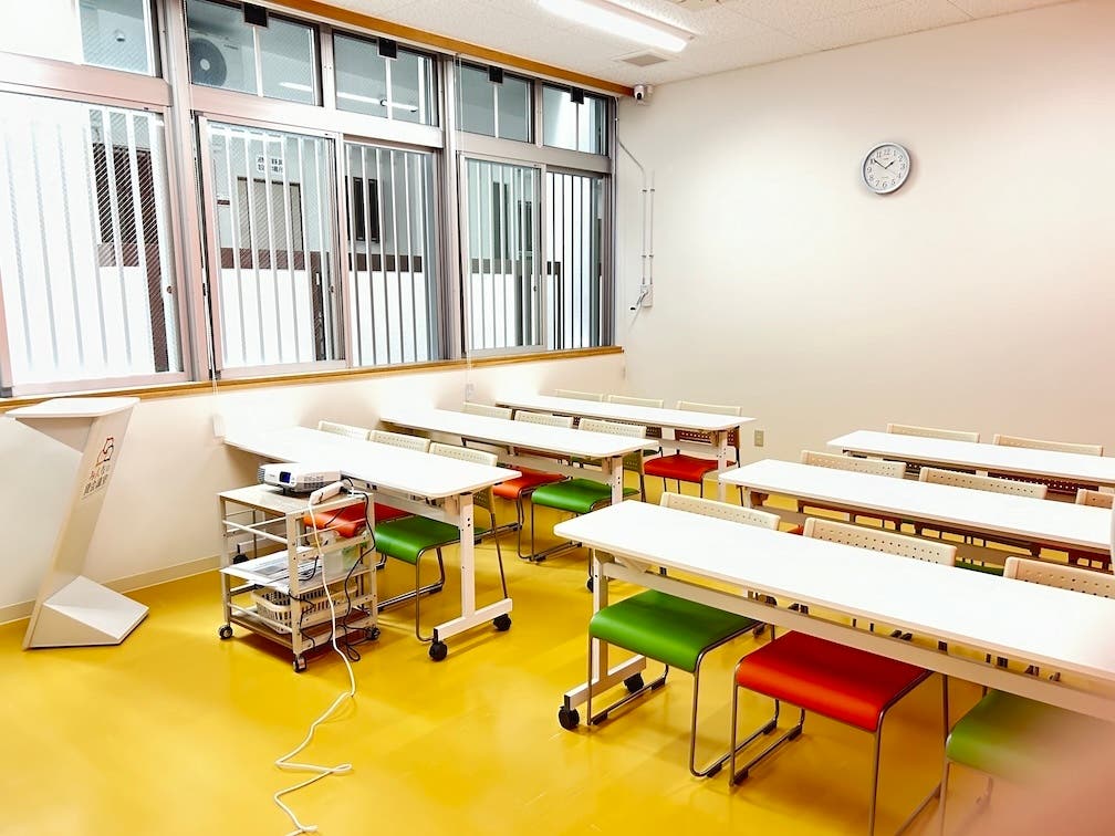 【旭橋駅徒歩5分】定員32＋α！プロジェクター含む備品・高速Wi-Fi無料！東町203会議室の写真1