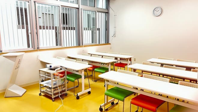 【旭橋駅徒歩5分】定員32+α!プロジェクター含む備品・高速Wi-Fi無料!東町203会議室の写真1