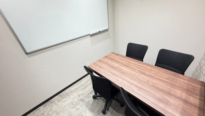 【船橋駅から徒歩1分】モニター・フリードリンク付き4名会議室(Room A)2Fの写真3