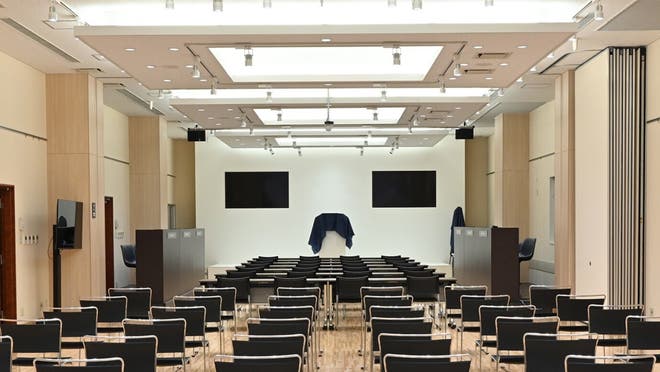 大阪市阿波座駅より徒歩10分ホール、最大面積約275㎡・最大収容80人、音響設備・机・椅子・wi-fi完備、展示会・説明会最適の写真1