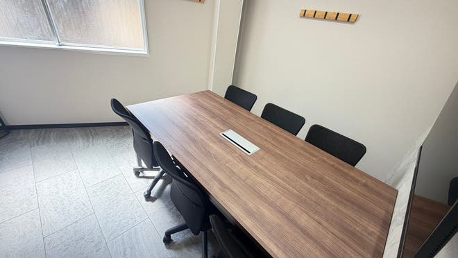 【船橋駅から徒歩1分】モニター・フリードリンク付き6名会議室(Room C)2Fの写真2