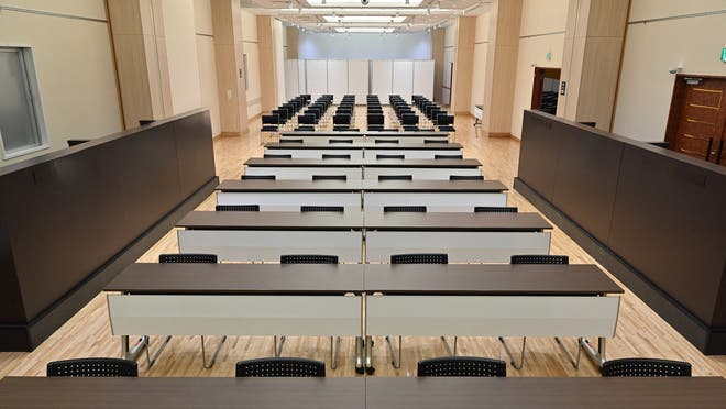 大阪市阿波座駅より徒歩10分ホール、最大面積約275㎡・最大収容80人、音響設備・机・椅子・wi-fi完備、展示会・説明会最適の写真2