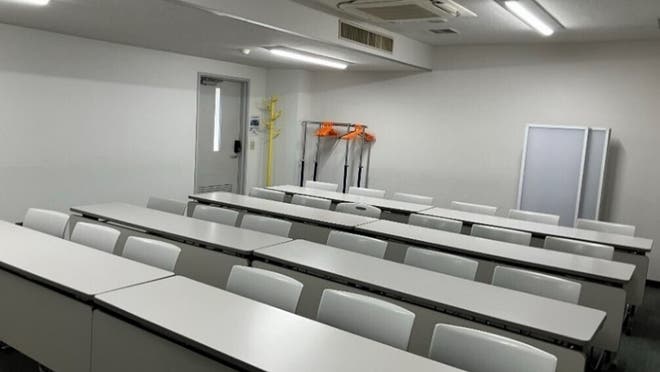 船橋駅から徒歩7分の貸会議室の写真1