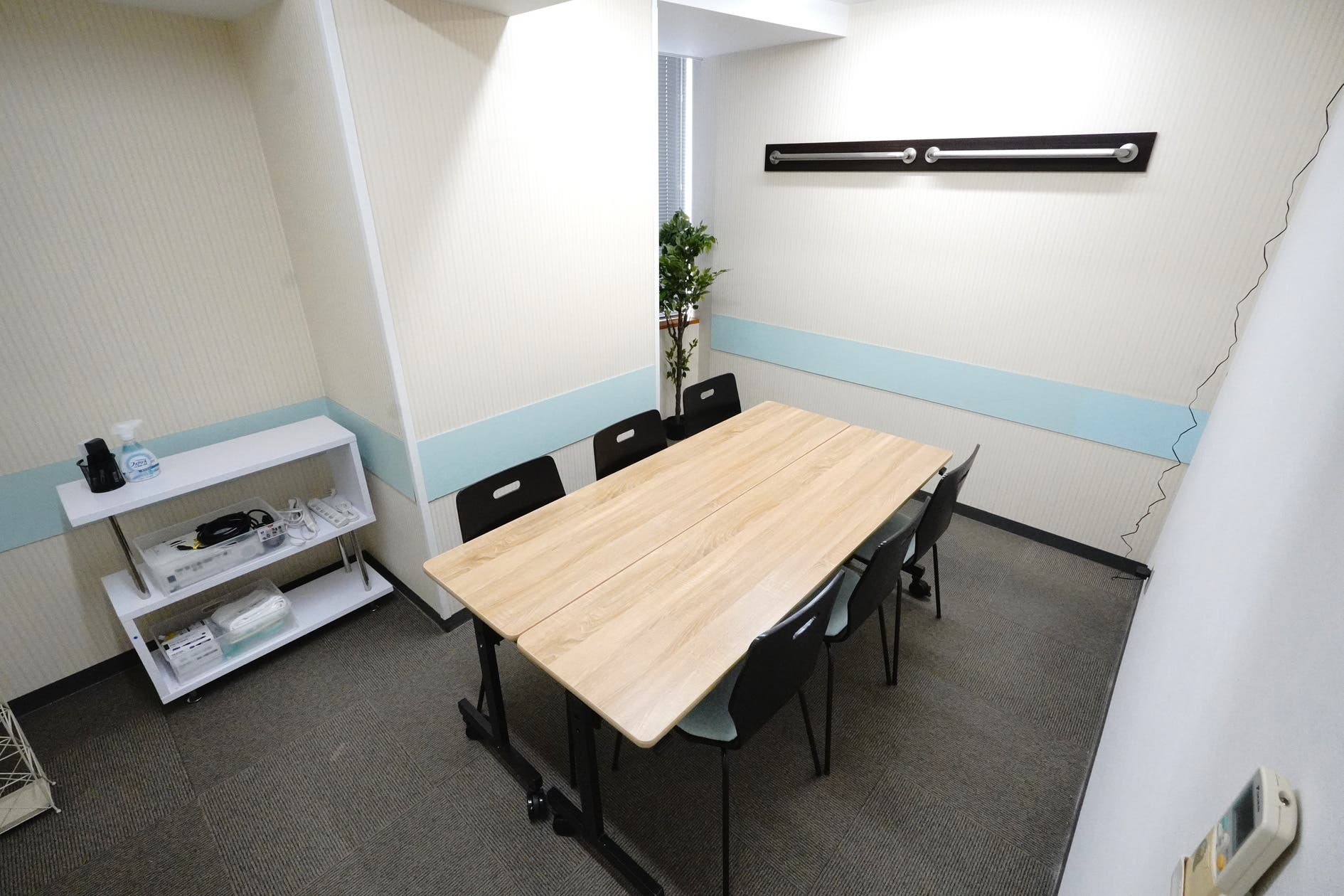 ＜スカイラークビル4階小貸会議室 Room5＞小田原駅徒歩1分🚃6名収容🪑光回線Wi-Fi📶会議/商談/面接/ZOOMの写真5