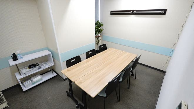<スカイラークビル4階小貸会議室 Room5>小田原駅徒歩1分🚃6名収容🪑光回線Wi-Fi📶会議/商談/面接/ZOOMの写真5