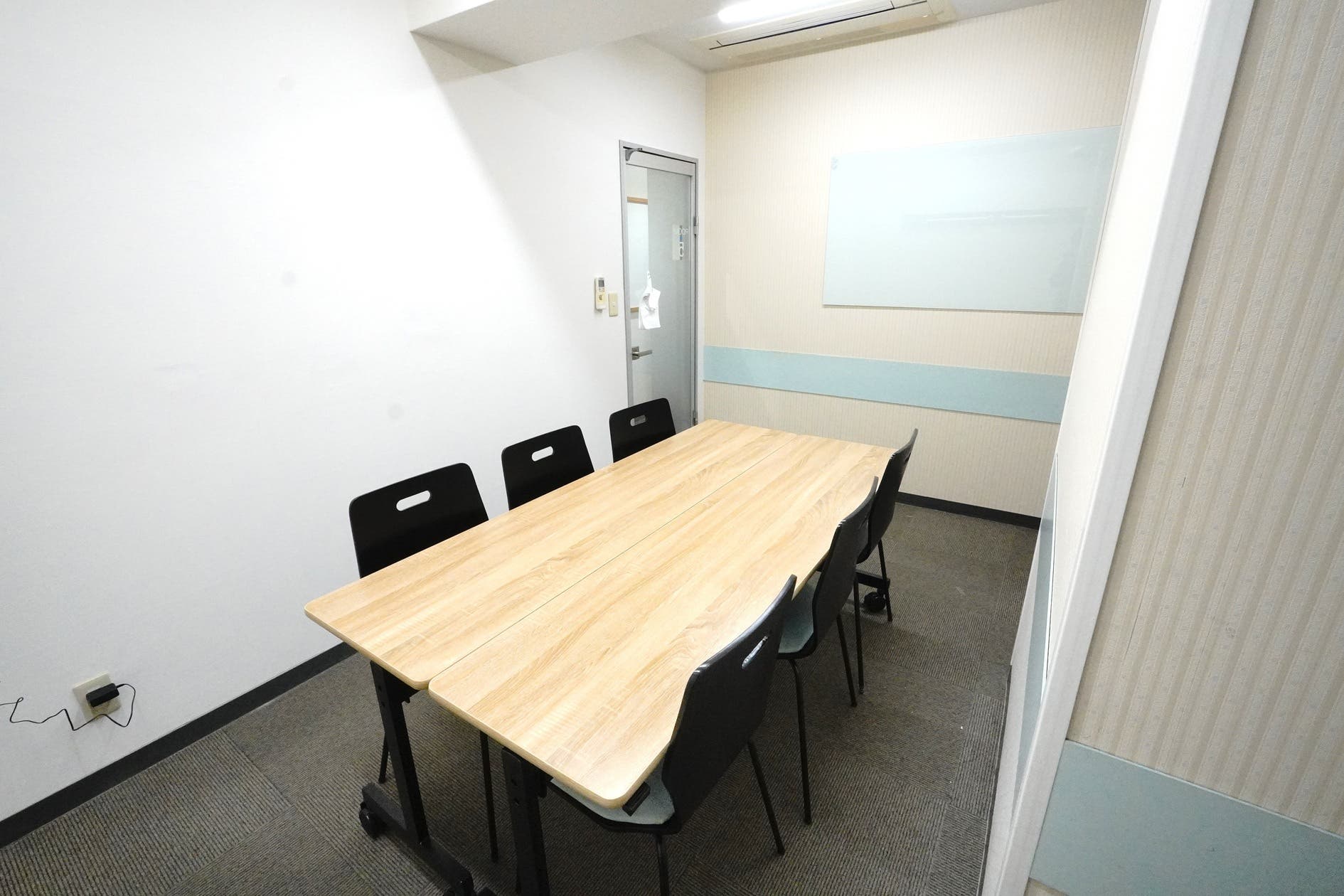 ＜スカイラークビル4階小貸会議室 Room5＞小田原駅徒歩1分🚃6名収容🪑光回線Wi-Fi📶会議/商談/面接/ZOOMの写真6