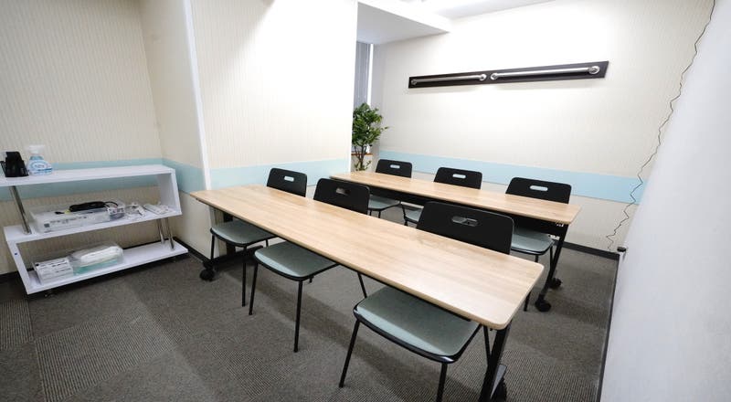 ＜スカイラークビル4階小貸会議室 Room5＞小田原駅徒歩1分🚃6名収容🪑光回線Wi-Fi📶会議/商談/面接/ZOOM