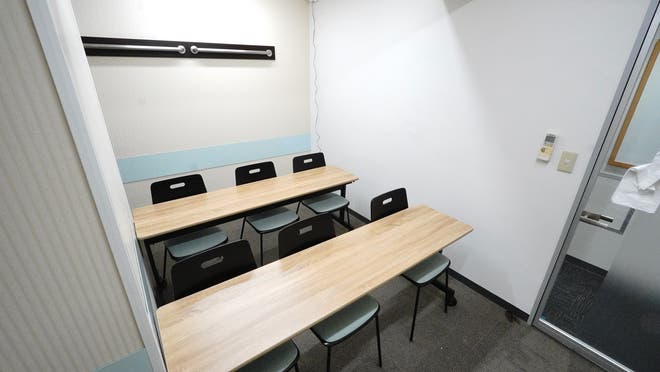 <スカイラークビル4階小貸会議室 Room5>小田原駅徒歩1分🚃6名収容🪑光回線Wi-Fi📶会議/商談/面接/ZOOMの写真3