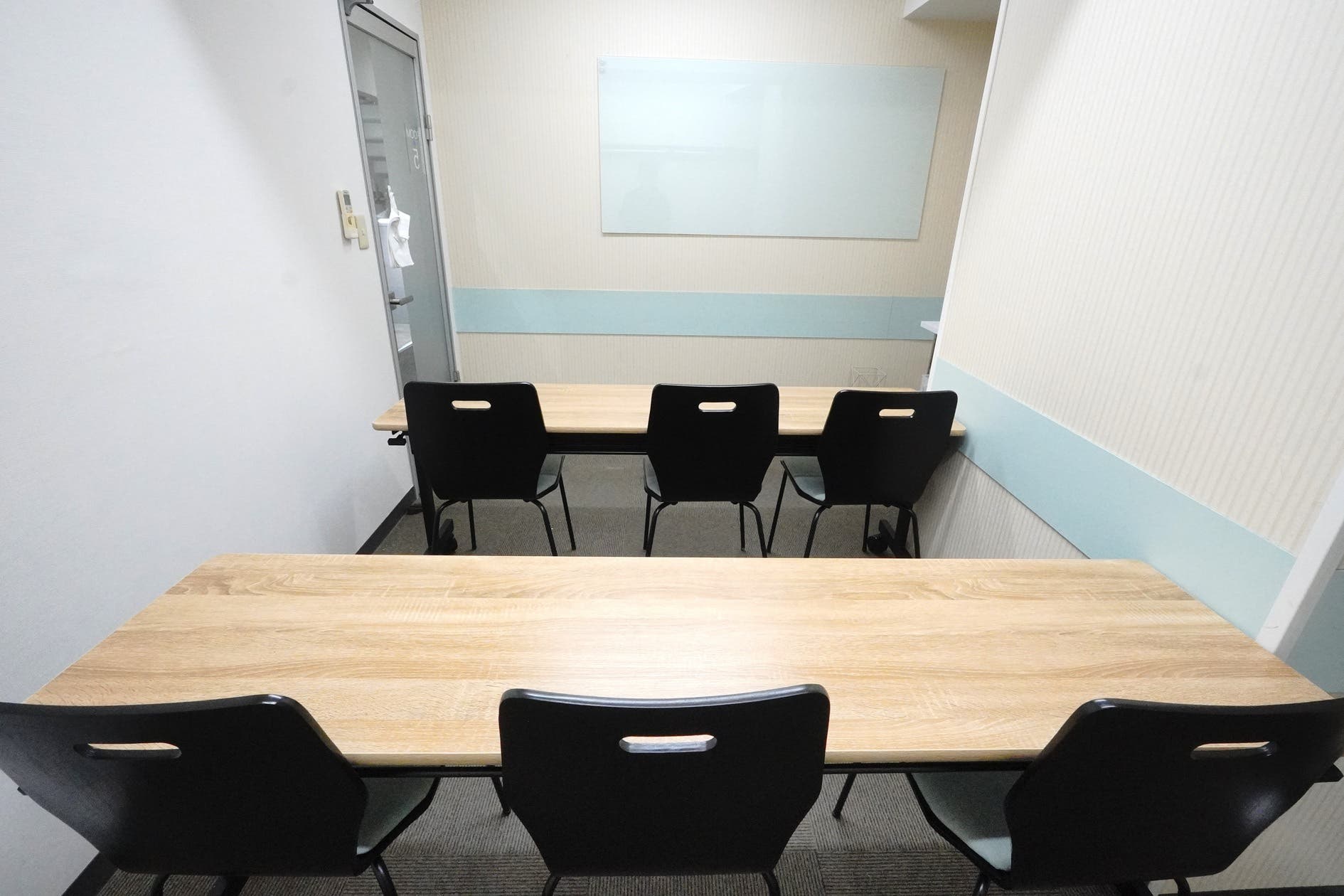 ＜スカイラークビル4階小貸会議室 Room5＞小田原駅徒歩1分🚃6名収容🪑光回線Wi-Fi📶会議/商談/面接/ZOOMの写真4