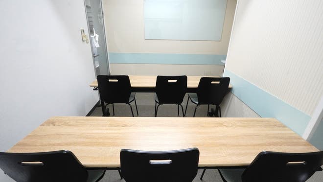 <スカイラークビル4階小貸会議室 Room5>小田原駅徒歩1分🚃6名収容🪑光回線Wi-Fi📶会議/商談/面接/ZOOMの写真4
