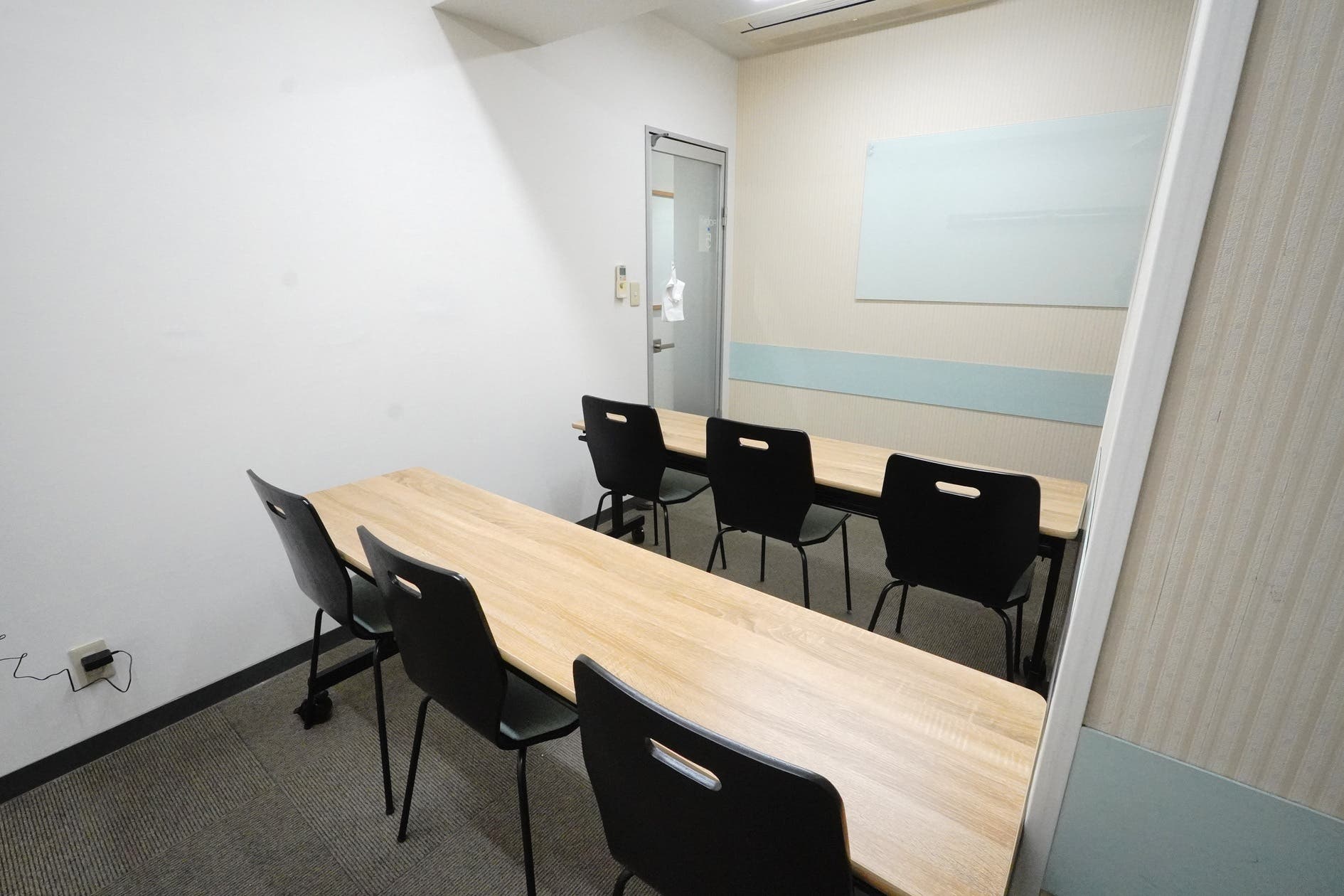 ＜スカイラークビル4階小貸会議室 Room5＞小田原駅徒歩1分🚃6名収容🪑光回線Wi-Fi📶会議/商談/面接/ZOOMの写真2