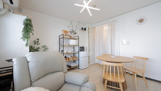 【OPEN🎉】福岡駅より徒歩約4分|完全個室|リクライニングチェア|美容レッスン・ネイル・まつエク用途で使えるシェア空間の写真1