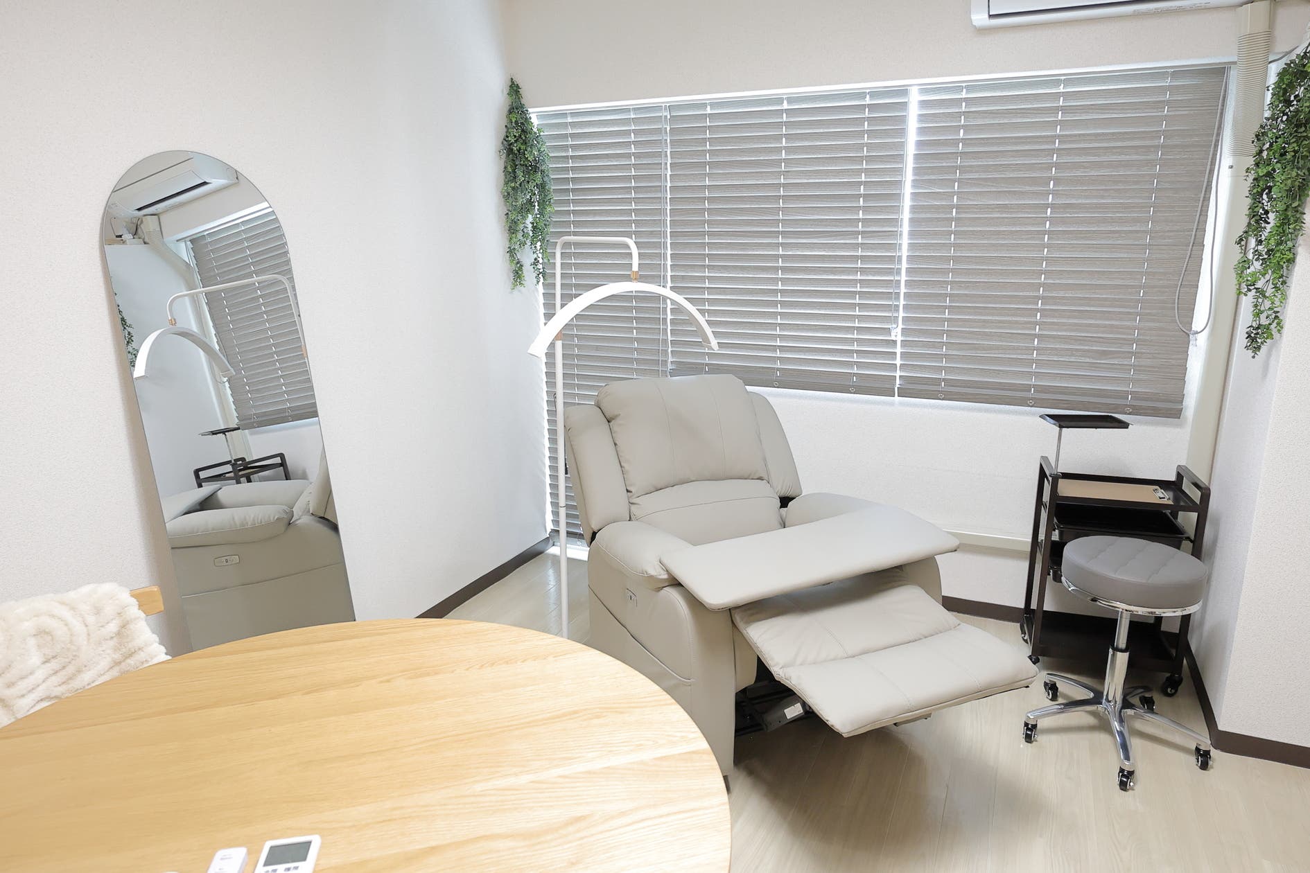 【OPEN🎉】福岡駅より徒歩約4分｜完全個室｜リクライニングチェア｜美容レッスン・ネイル・まつエク用途で使えるシェア空間の写真2