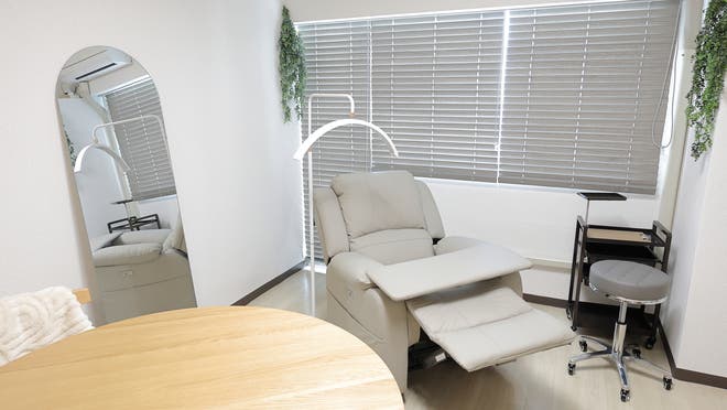 【OPEN🎉】福岡駅より徒歩約4分|完全個室|リクライニングチェア|美容レッスン・ネイル・まつエク用途で使えるシェア空間の写真2