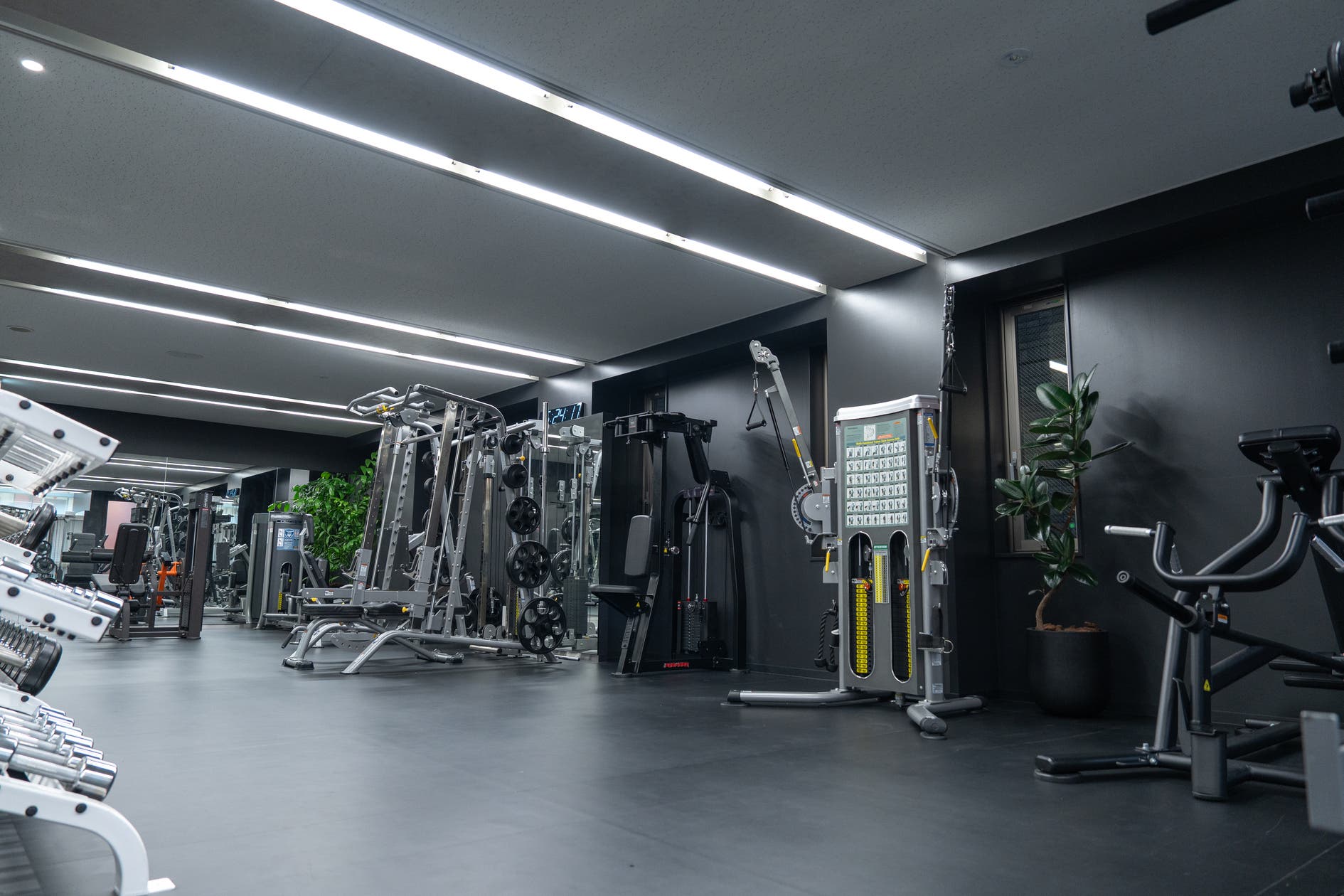 7種類のマシンを完備！半蔵門駅【徒歩1分】エリア最大級の広さ｜上質で洗練された空間の写真3